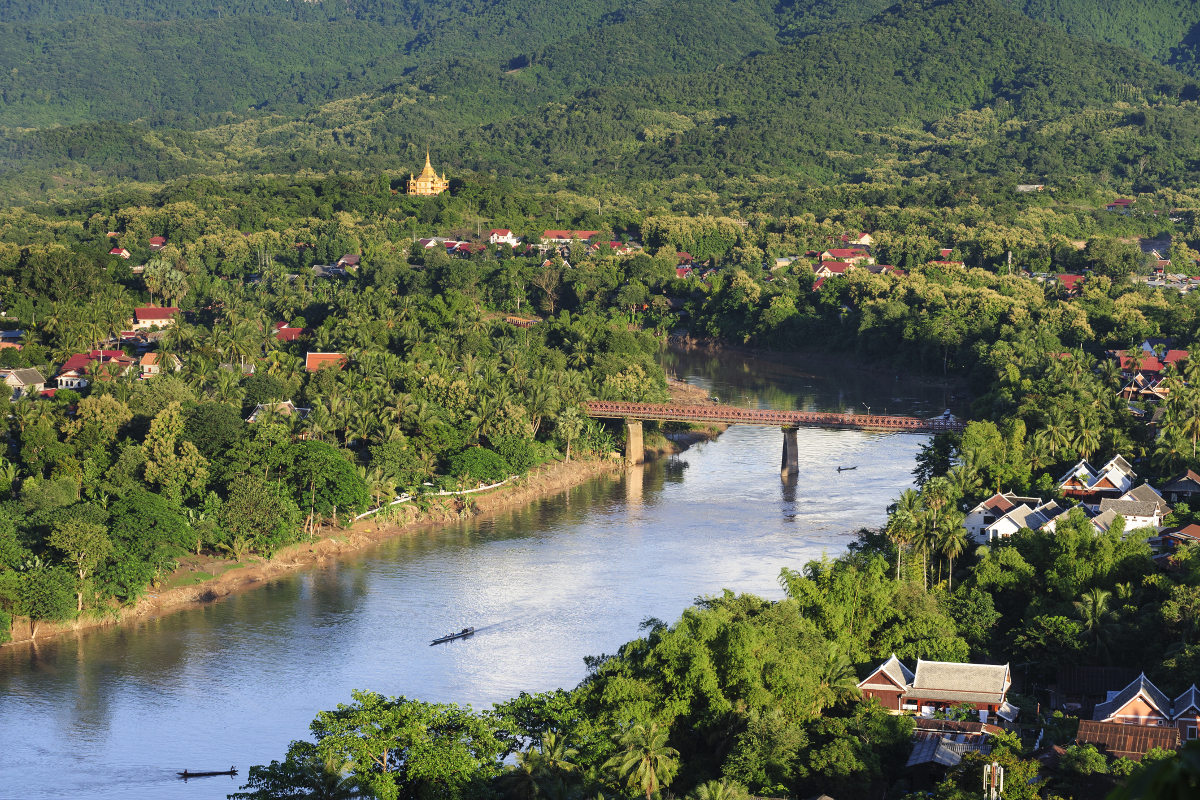 Mont Phousi - colline dominant Luang Prabang Laos Roads